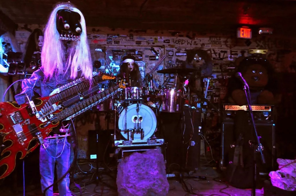 Live review: Captured by Robots! | Vibes