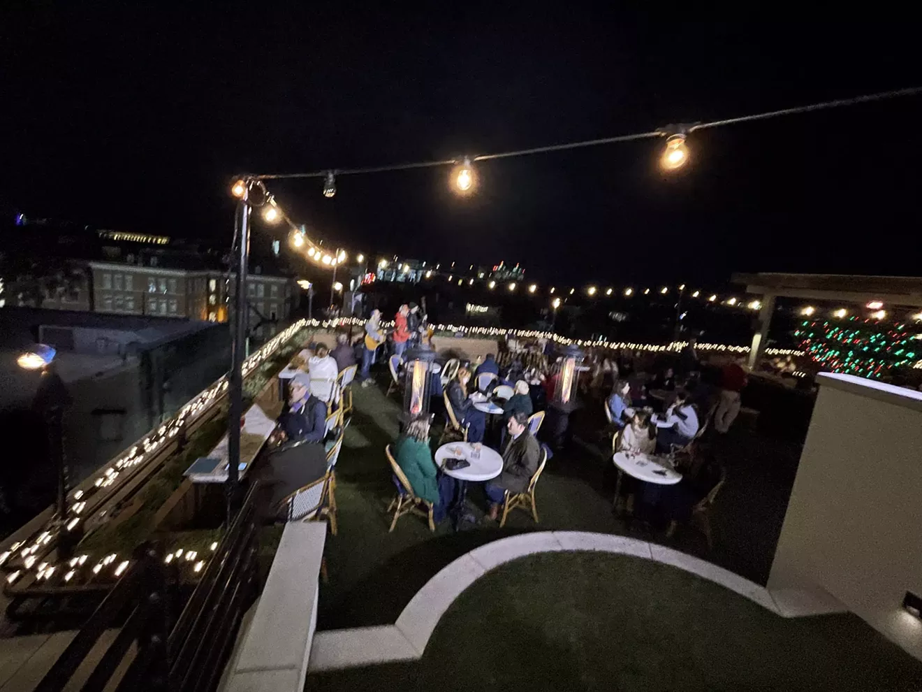 Perry Lane Hotels’s Peregrine Host Reindeer on Rooftop | Savannah News ...